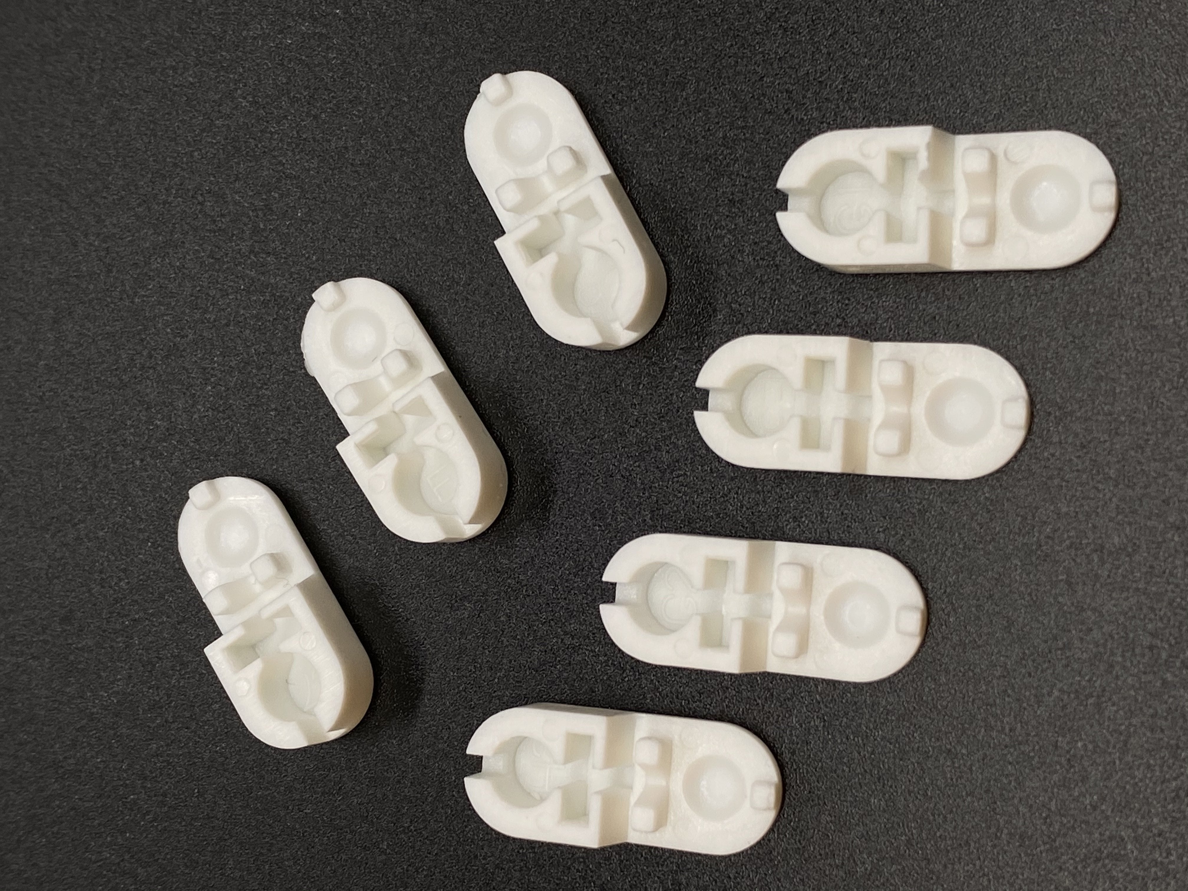 Plastic Split Chain Connectors for No.10 Plastic Chain - White - Pack